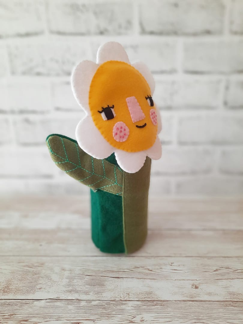 Daisy Flower Hand Puppet | LOLA + SOFIA
